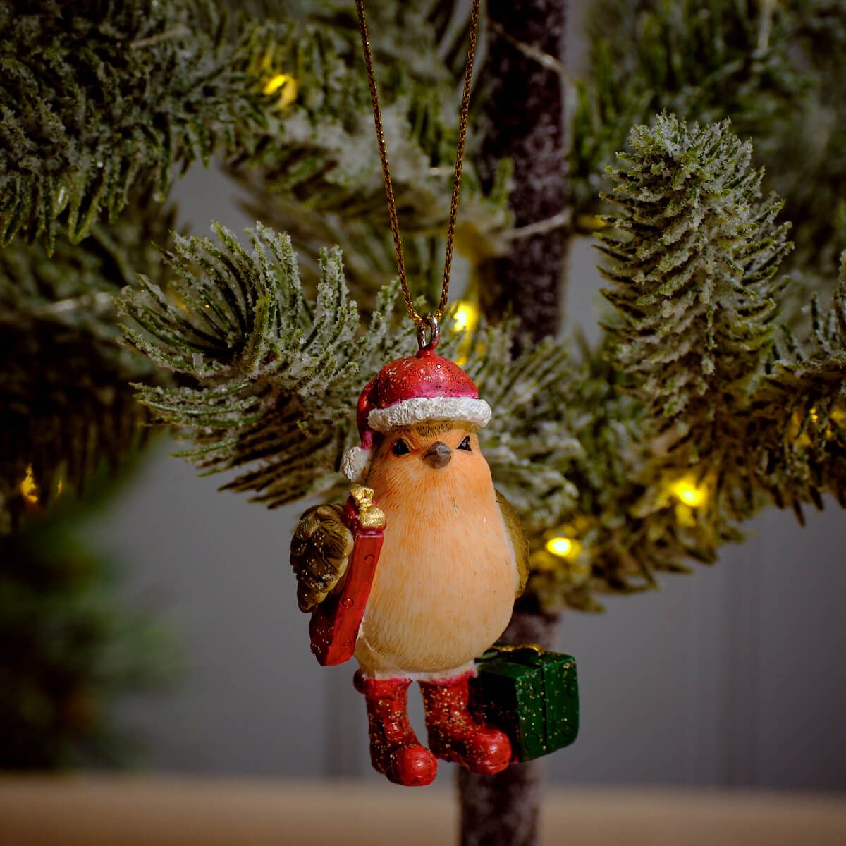 Festive Robin Resin Bauble Hanger With Parcels Dusting Of Glitter ...