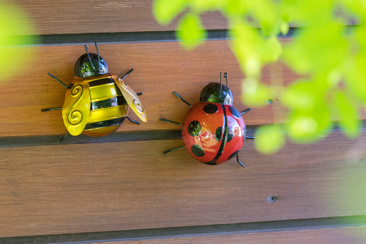 Fountasia Medium Bumble Bee Wall Art Decoration – Southwood Garden Centre